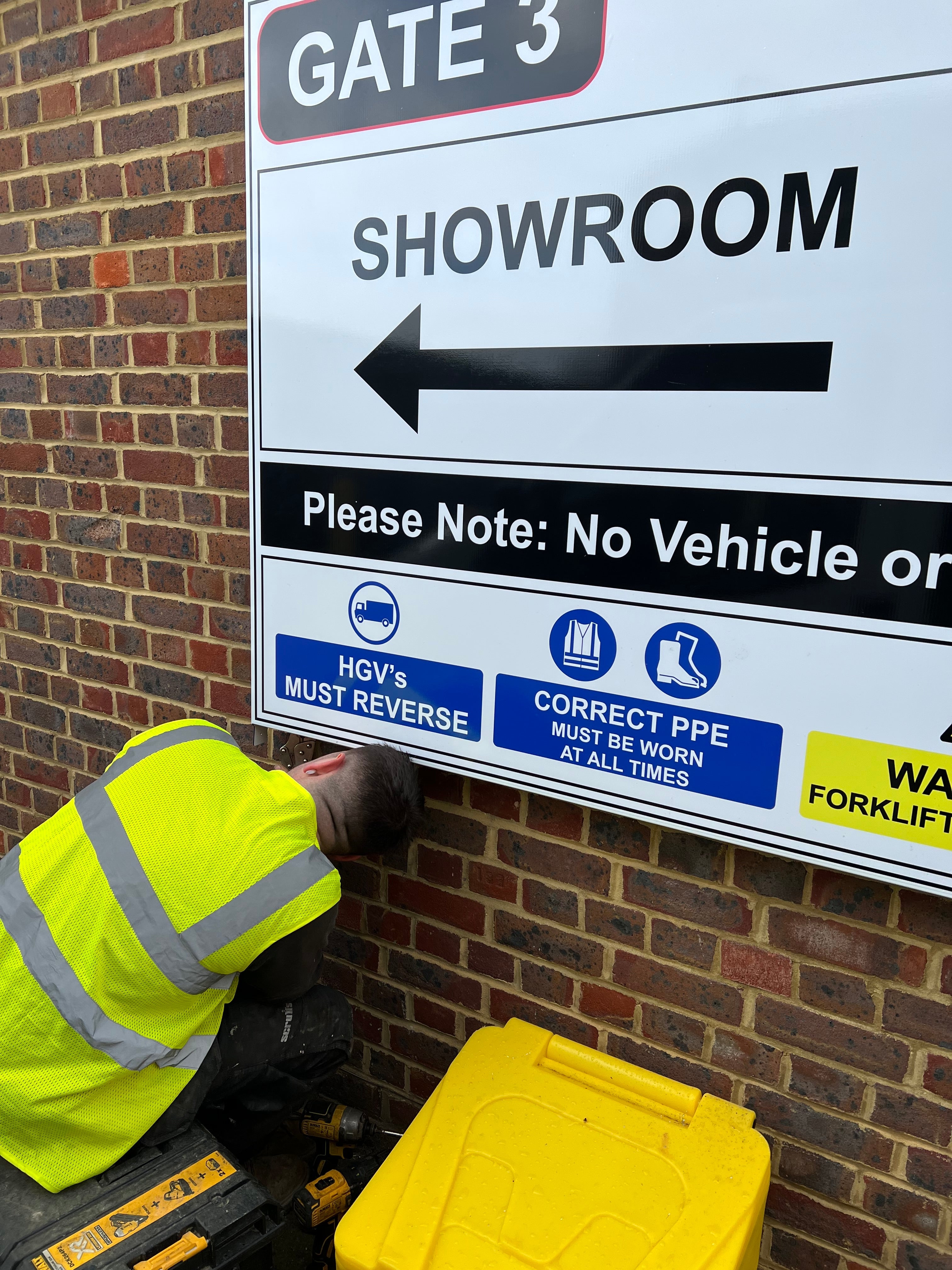 INDUSTRIAL SIGNS – Sign Team